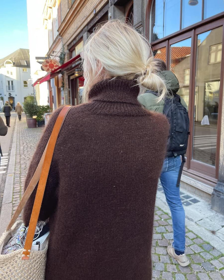 Chestnut Dress by PetiteKnit - Hard Copy Pattern – Knit and Living